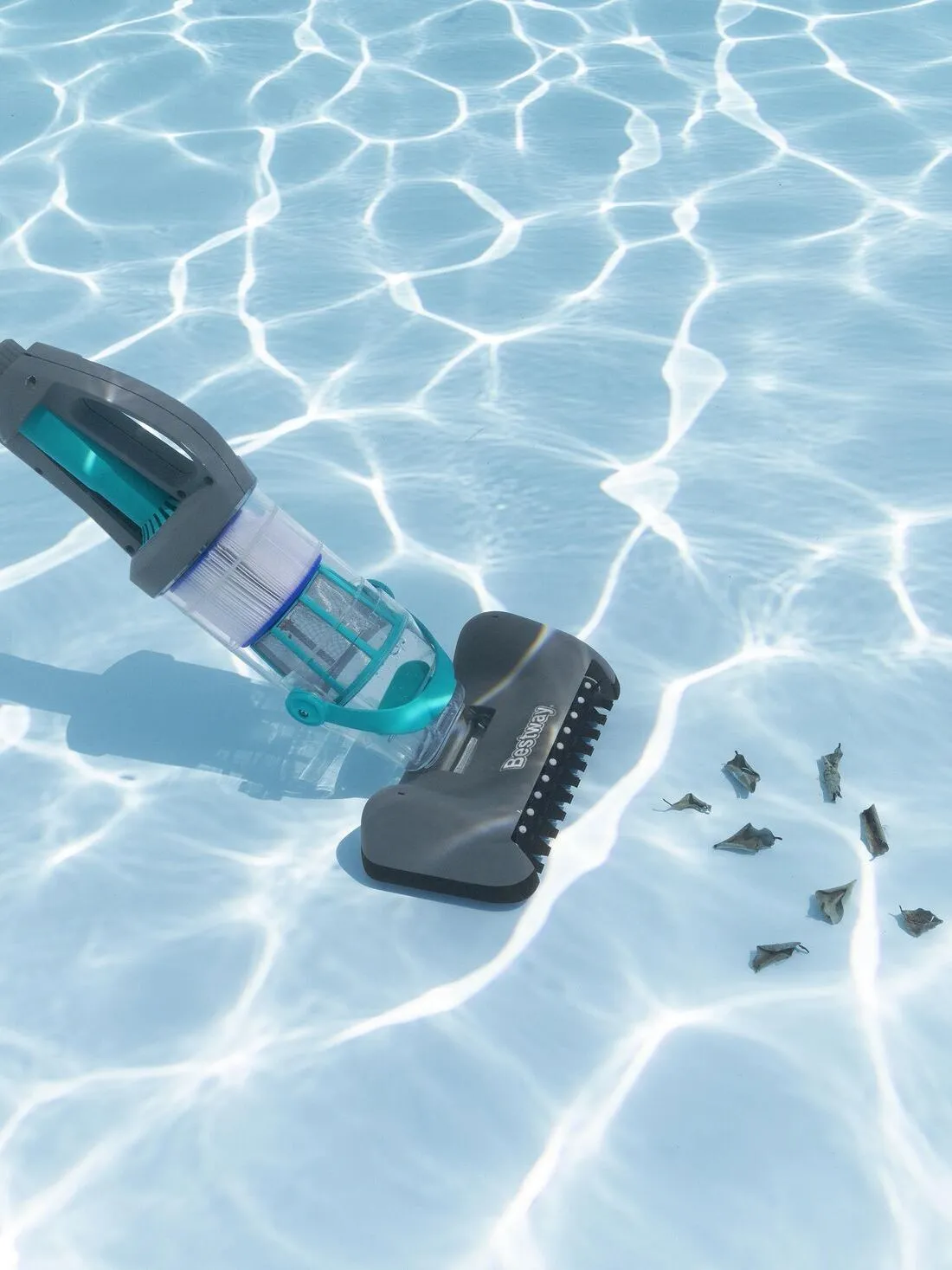 Аккумуляторный ручной пылесос AquaGrip для бассейнов Bestway 58946