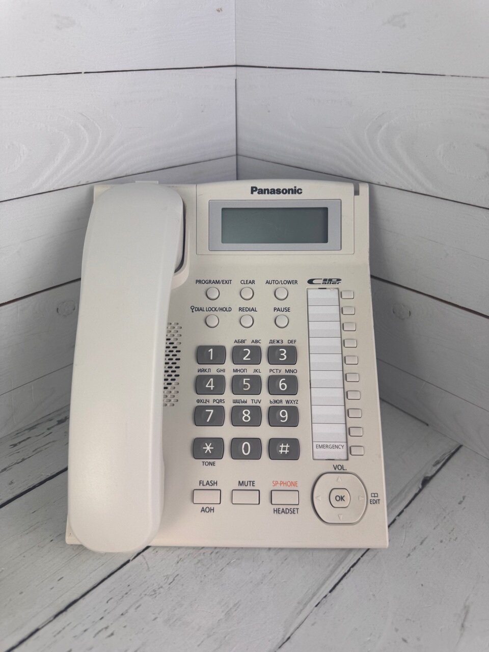 Телефон проводной Panasonic KX-TS2388RUW , громкая связь, экран Белый Б/У