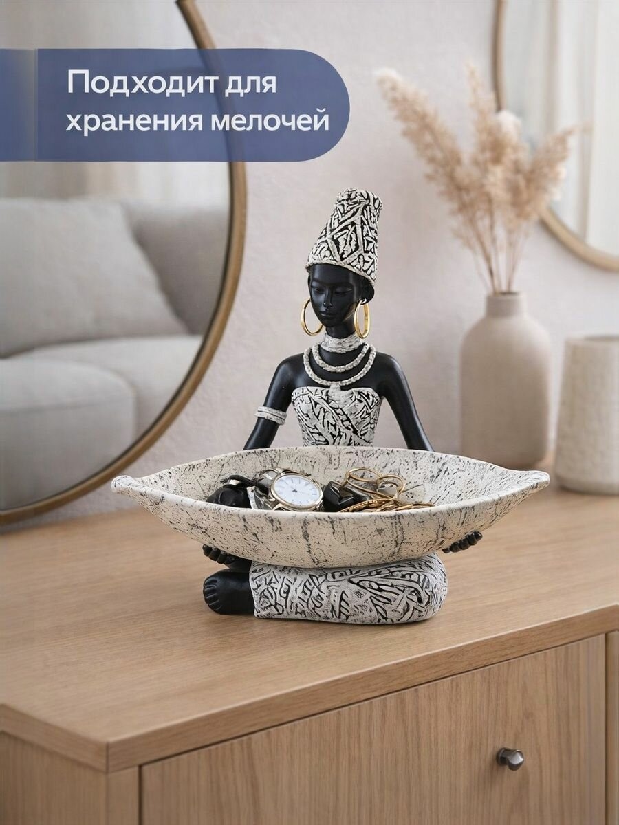 Статуэтка белый, высота 18 см, длина 28 см