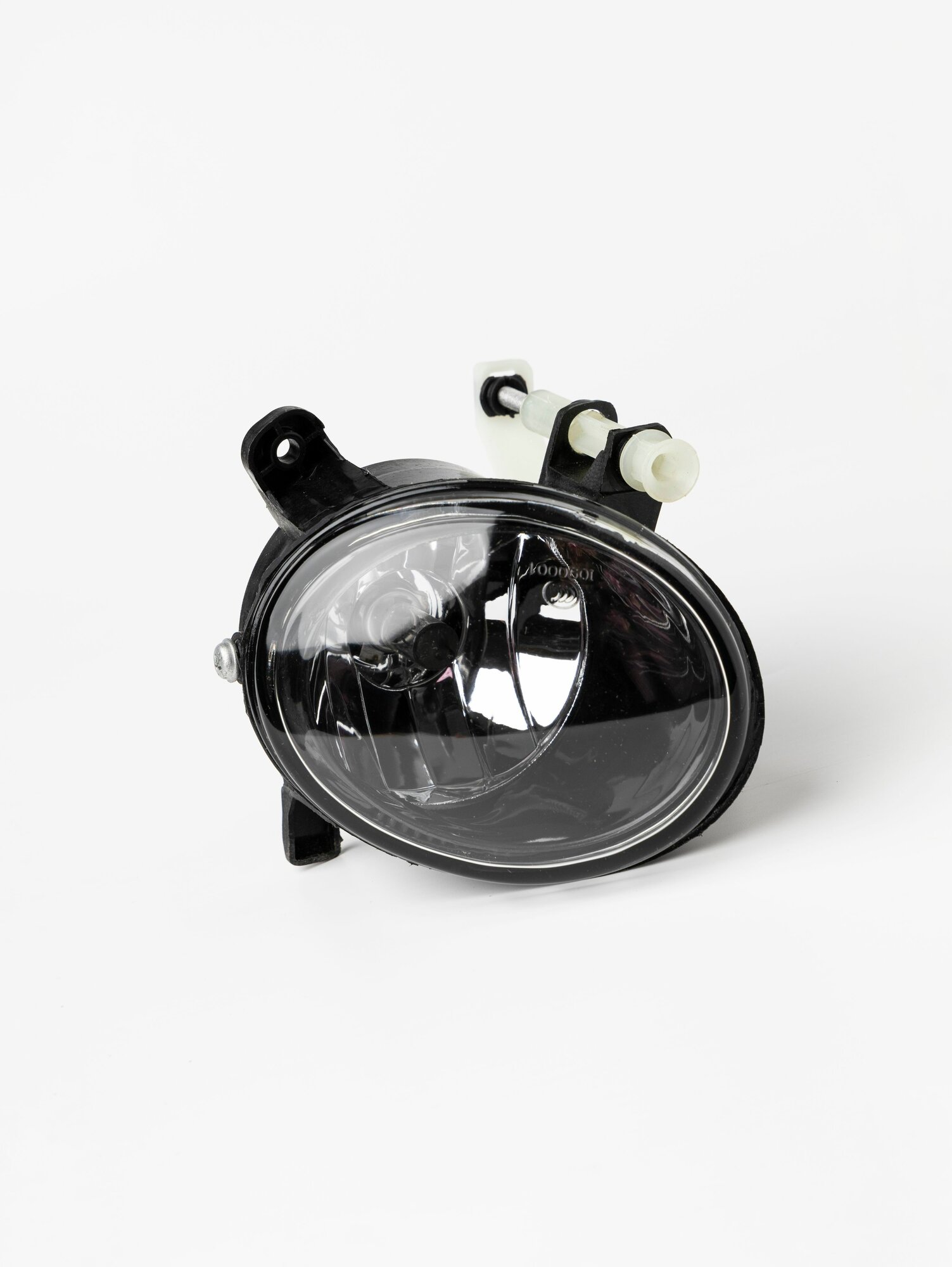 Фара противотуманная (ПТФ) левая Audi Q3/A1/A4/A5/A6/S4/S5/S6 Volkswagen Passat CC 2008-2011