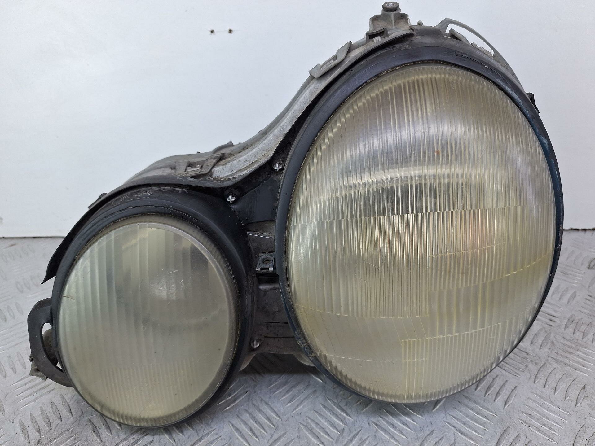 Фара левая Mercedes-Benz E W210 (1995 - 1999) 2108201151