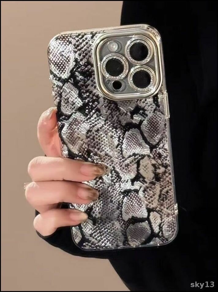 Инновационный чехол для iPhone 11 с дизайном глиттера и змеиной кожей гарантирует премиальную защиту камеры