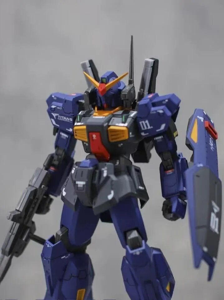 Фигурка-робот HG 1:144 MK2 Gundam синяя, коллекционная модель из пластика с оружием и щитом, 14+ — фото 1
