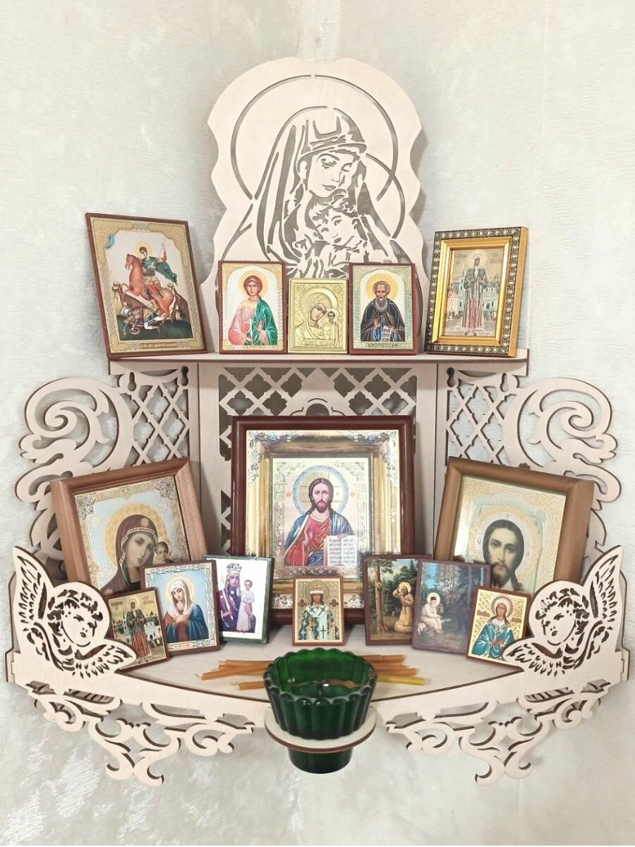 Полка угловая настенная для икон из дерева