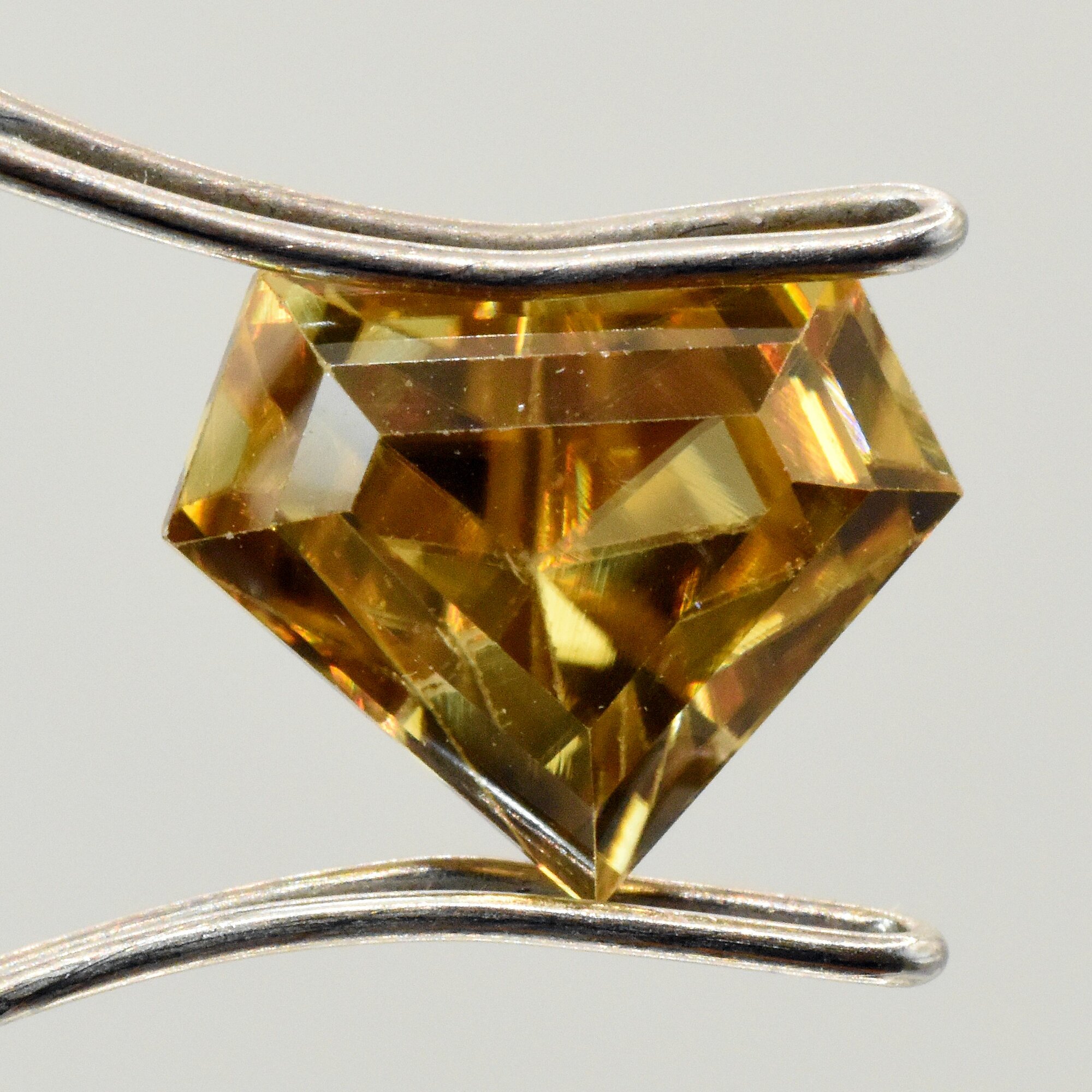 Циркон желтый 2.91ct. (Танзания) 100% Природный камень, без облагораживания.