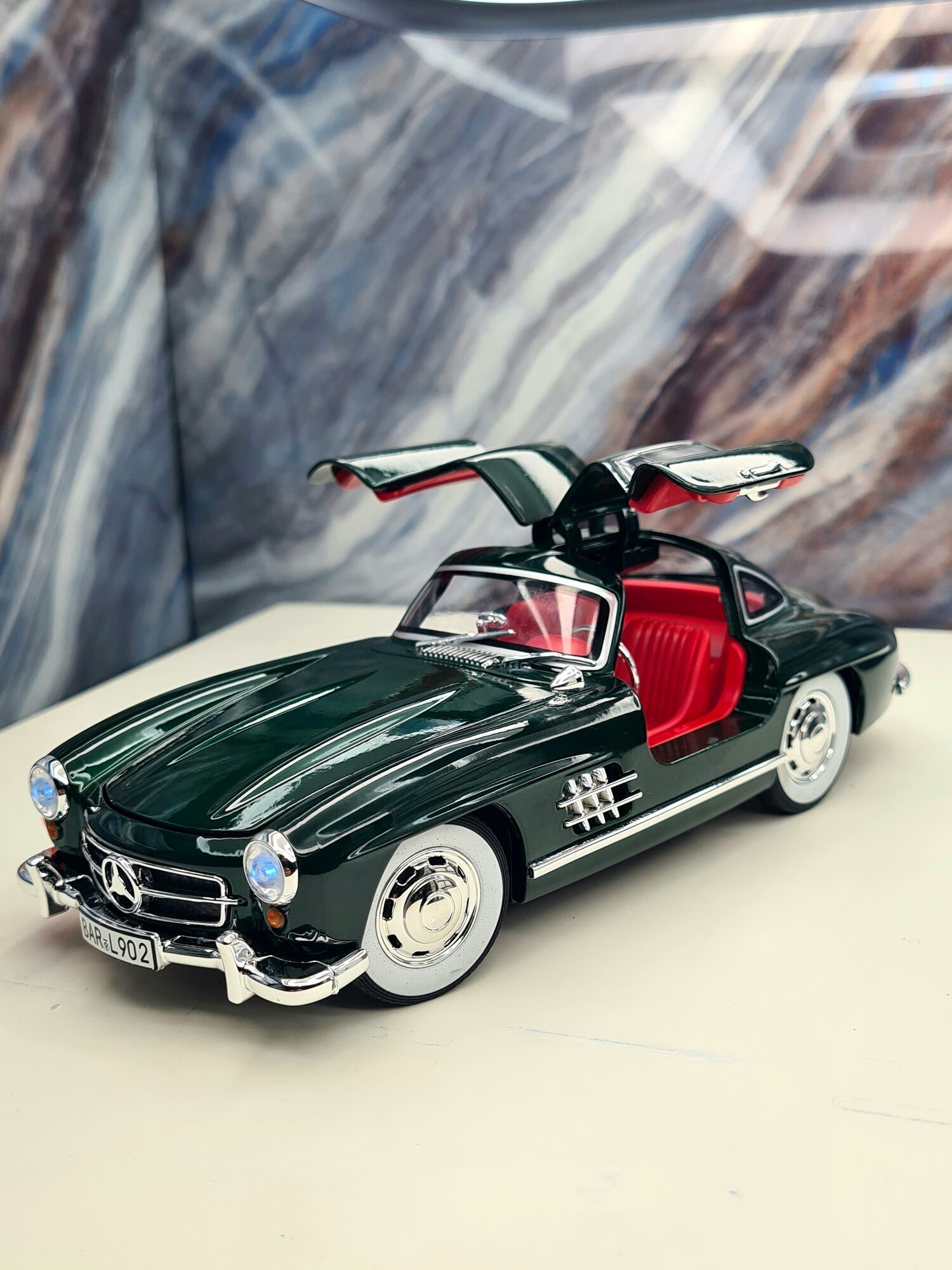 Модель автомобиля Мерседес 300 SL ретро-коллекционная металлическая игрушка масштаб 1:24