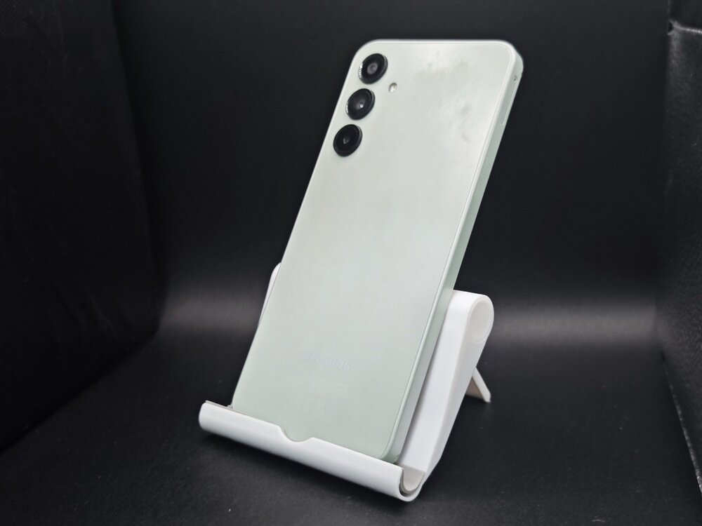 Смартфон Samsung Galaxy A16 4G 4/128Gb, Dual nano SIM, Light Gray Б/У уценка