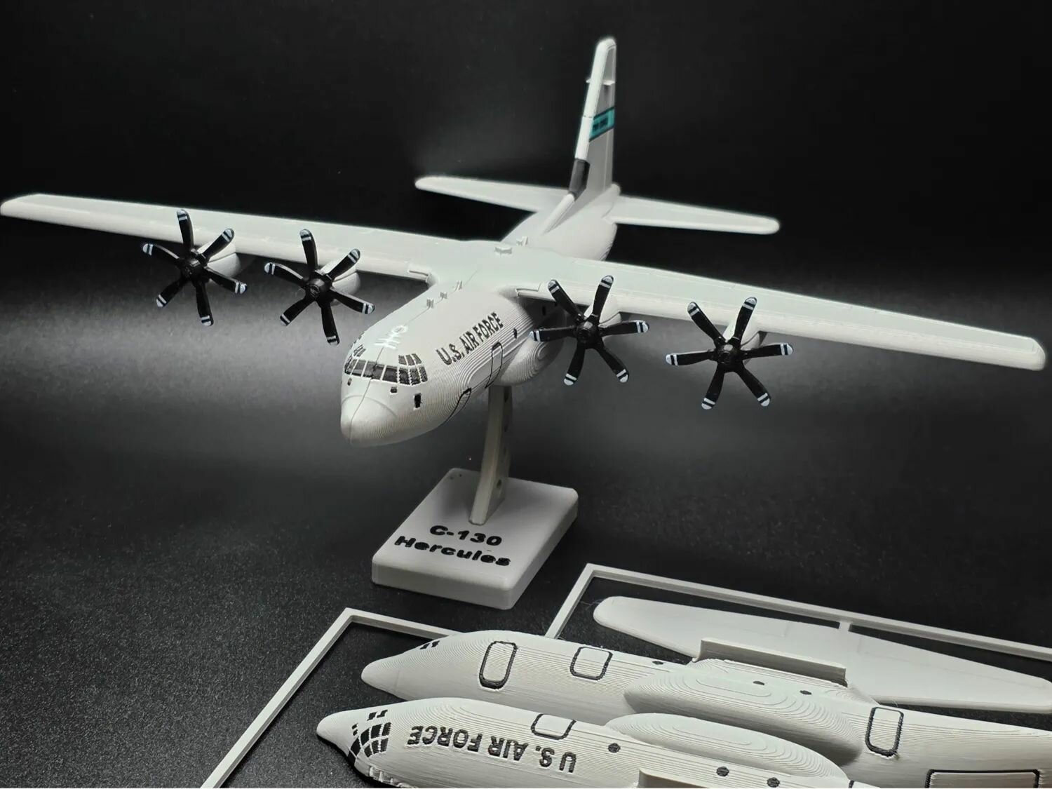 Самолёт C-130J сборная модель карточка