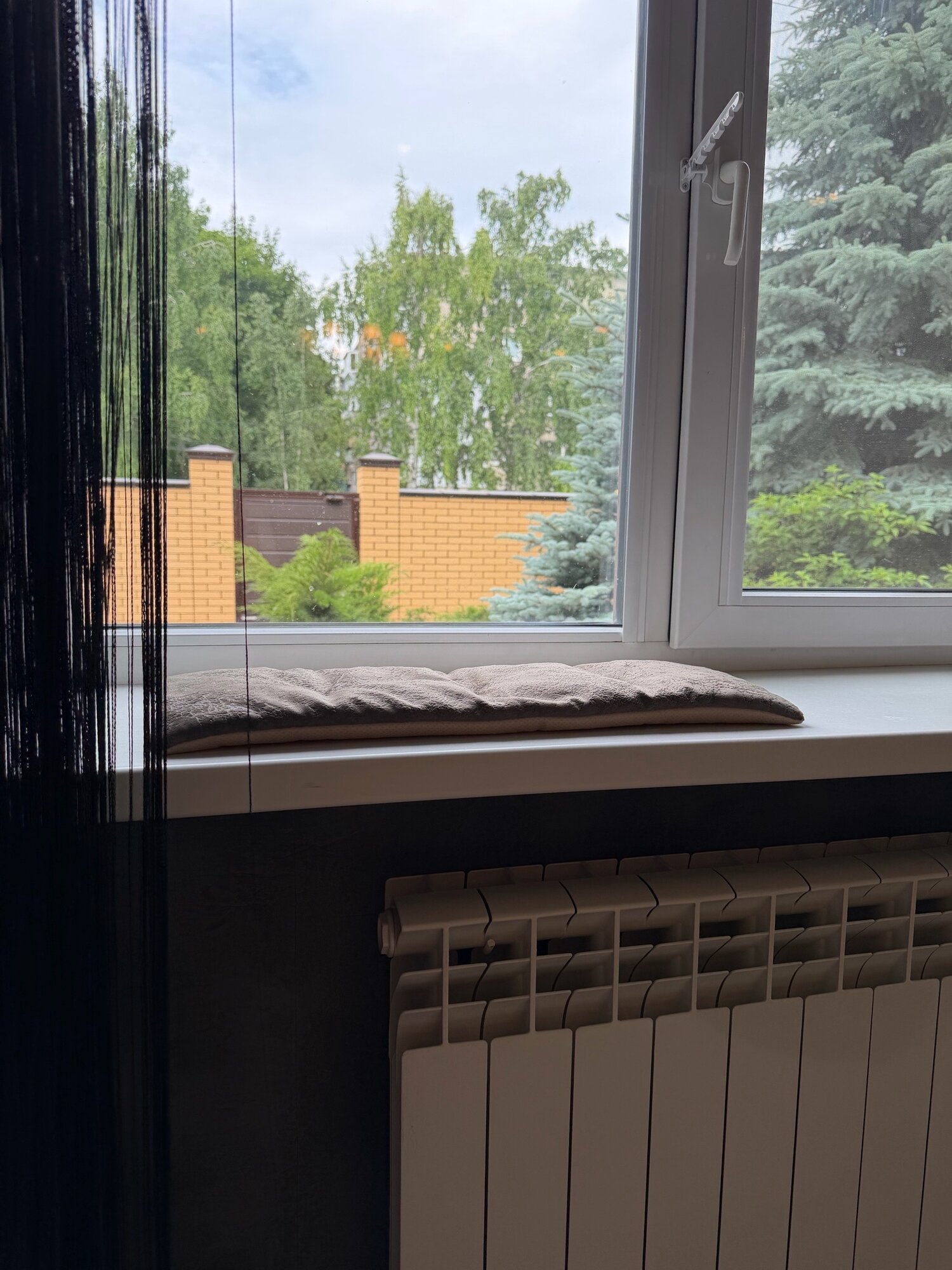 Лежанка 22*60 для кошек и собак на подоконник, на пол. Антискользящая.