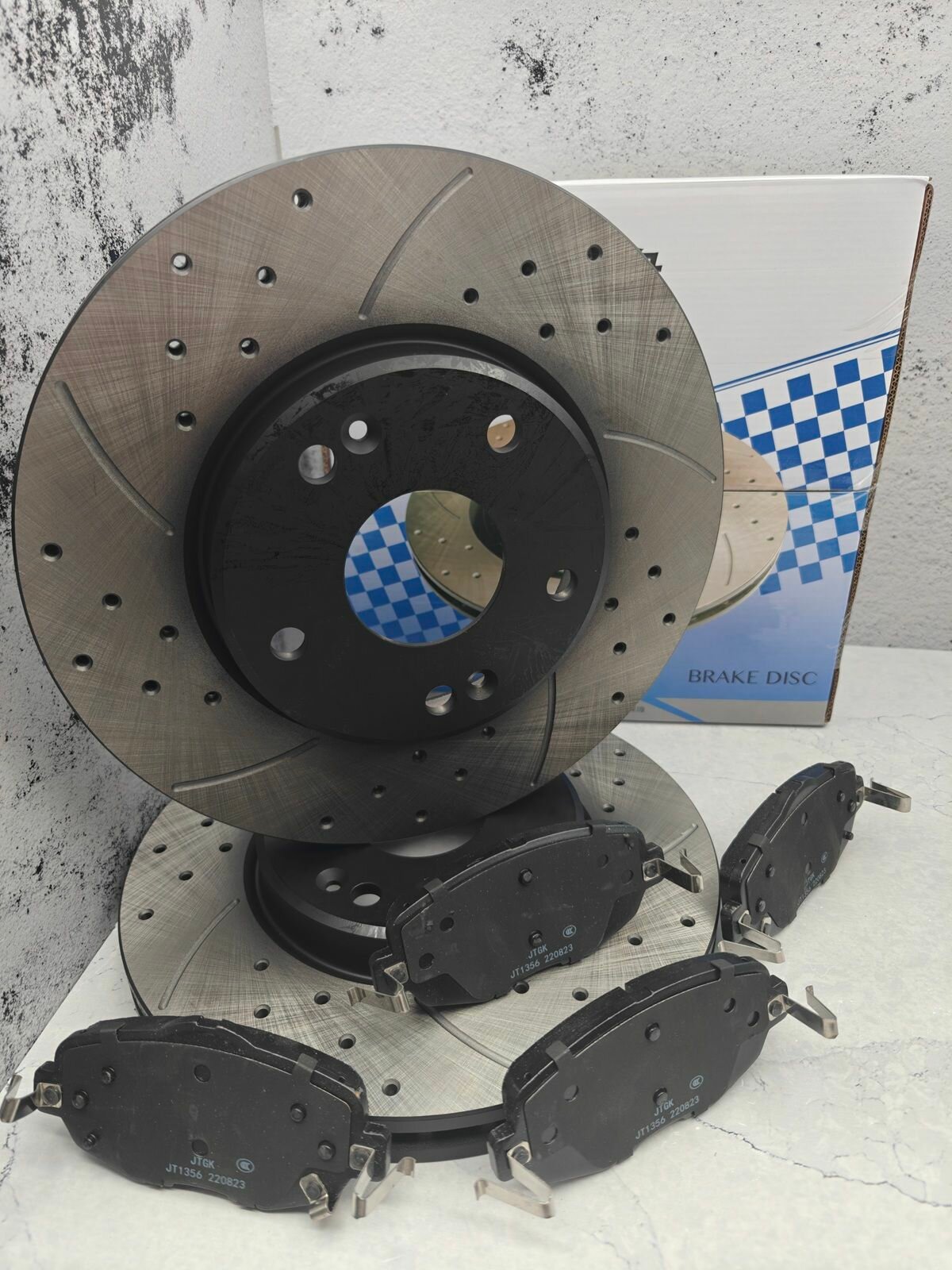 Диски тормозные передние +колодки Changan Uni-V Lamore 1.5