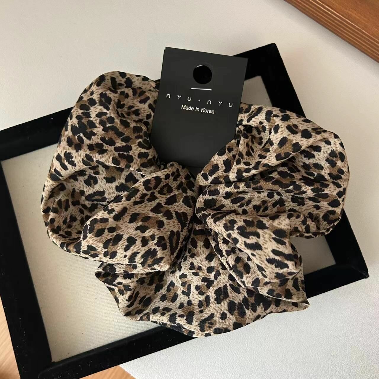 Резинка для волос scrunchie в леопардовом принте, тканевая, 1 шт