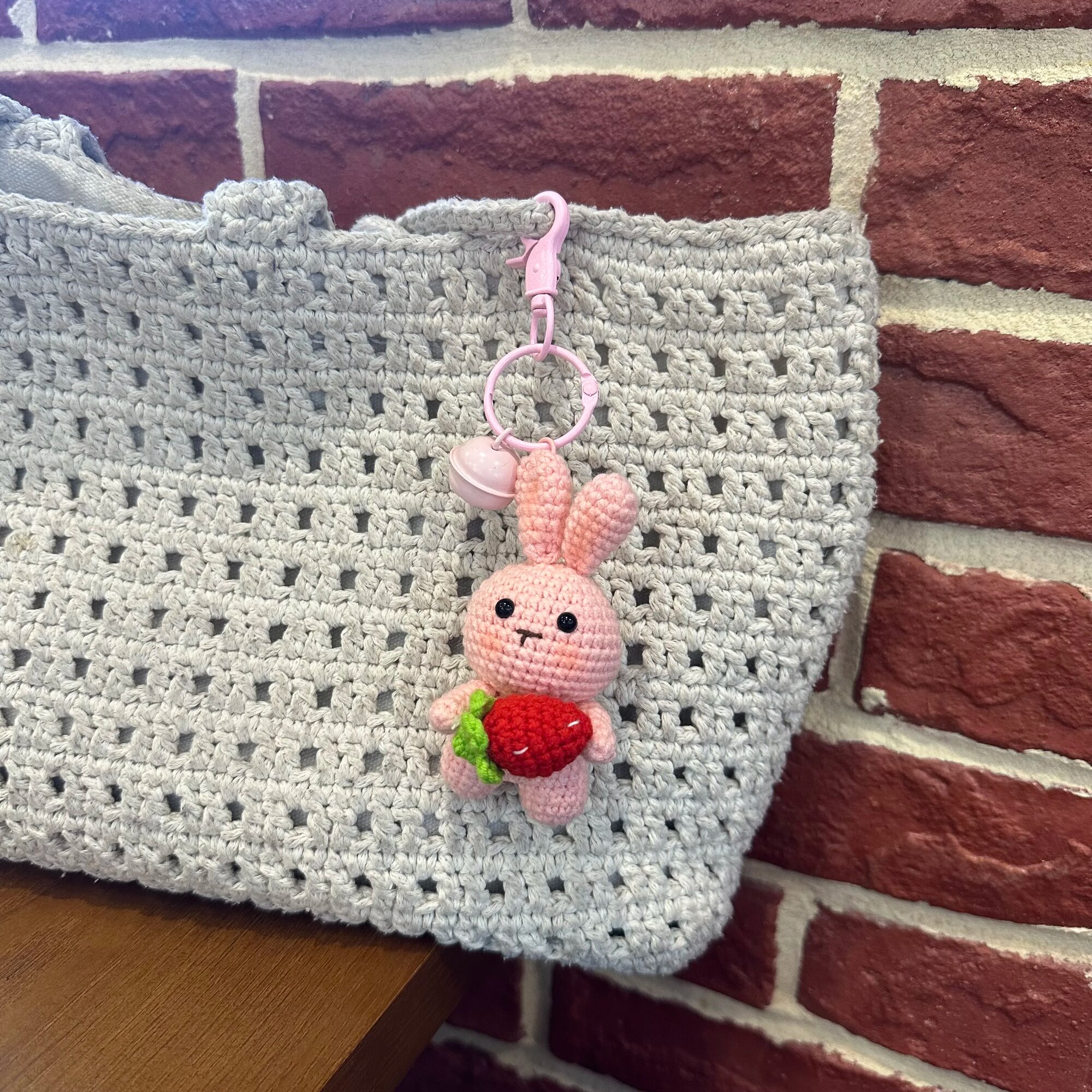 Вязаный крючком брелок кролик из хлопка PinkRing Bunny-1