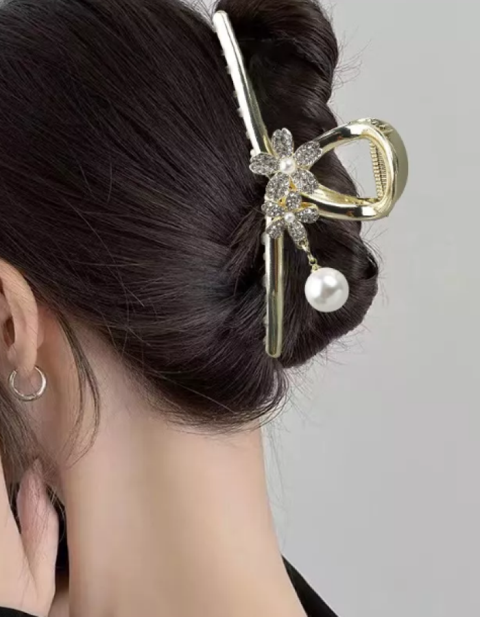 Заколка для волос, крабик с цветком в кристаллах и жемчугом, металлическая, золотистая