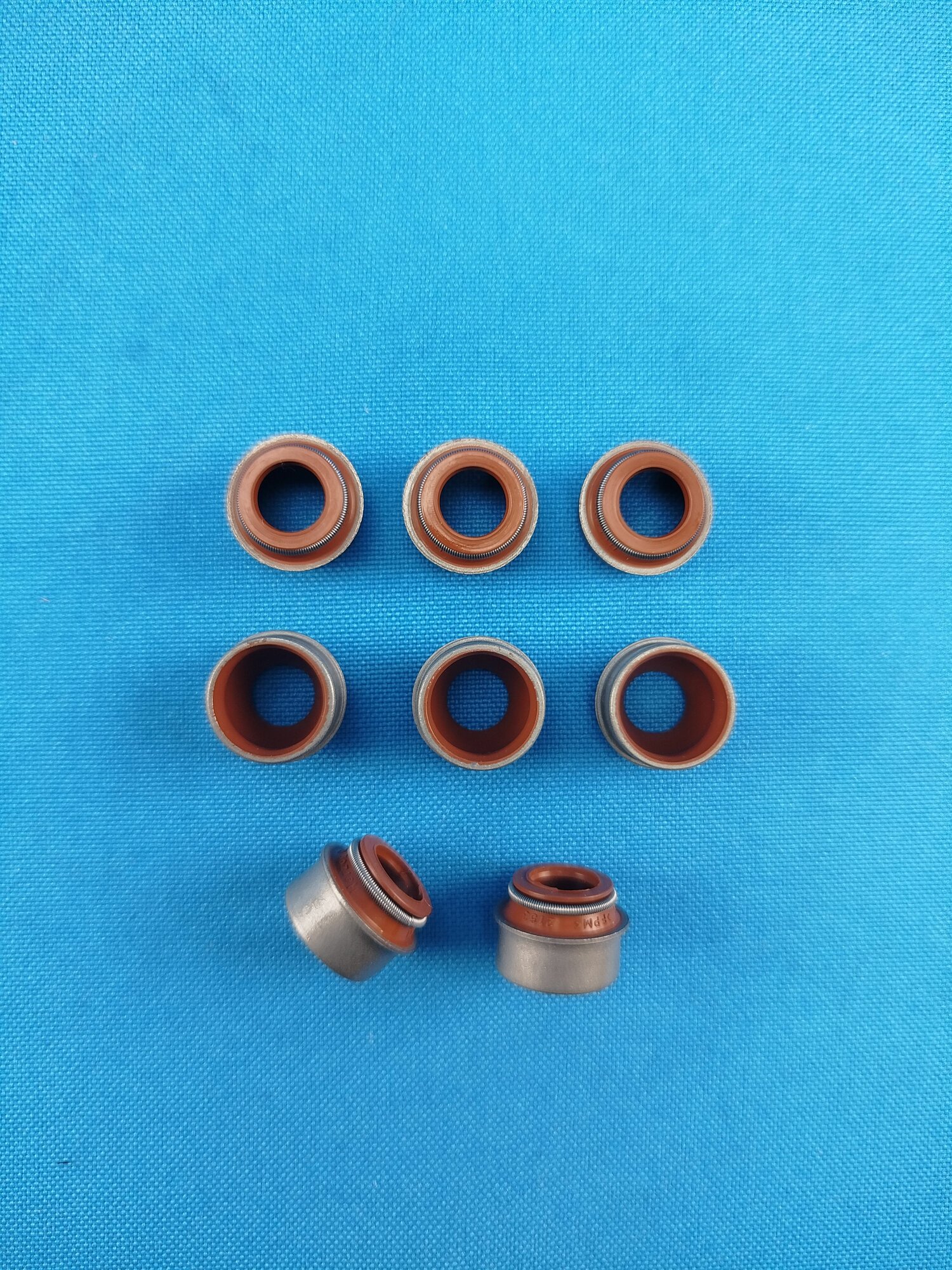 Сальники клапанов "HERZOG" для автомобилей ВАЗ 2101-11, 13-15, Калина 8кл. ГАЗ 406дв. (к-т 8шт)