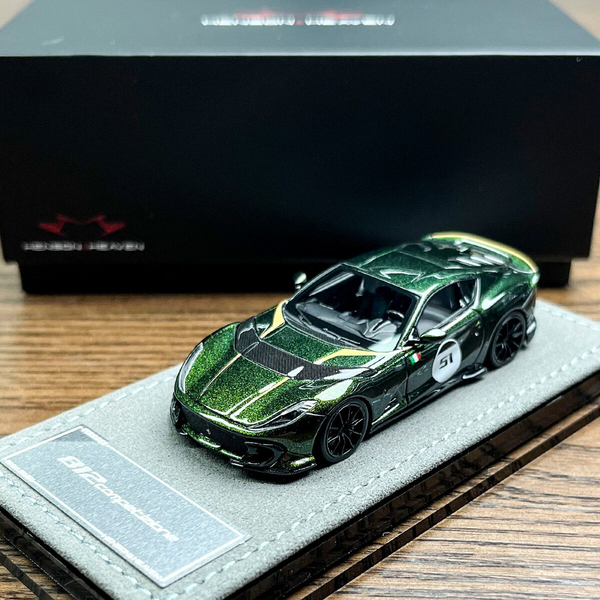 Машинка HH Model 1:64 Ferrari 812 Competizione Модель автомобиля из высококачественной смолы