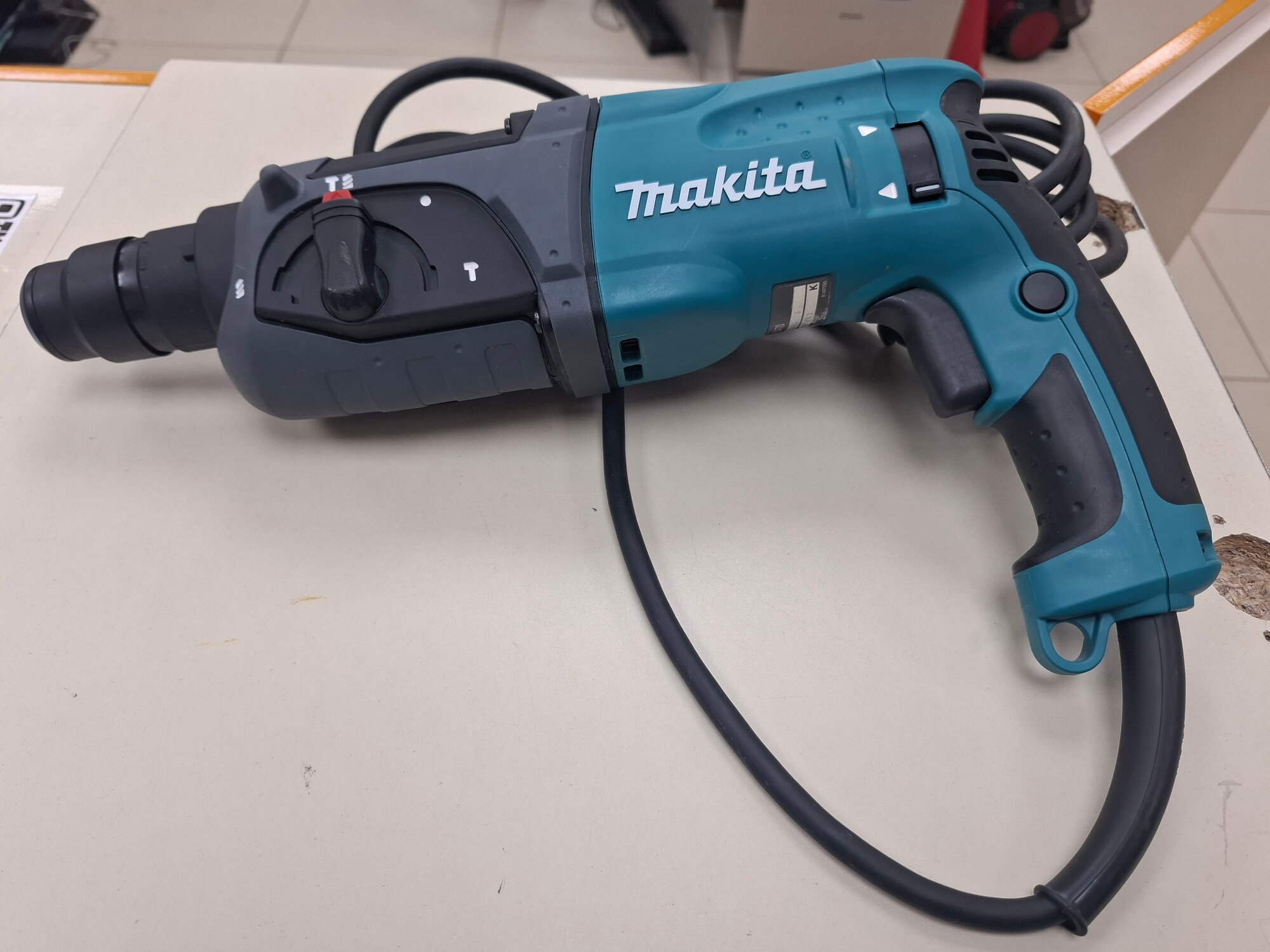 Перфоратор Makita HR2470, (Б/У), уценка