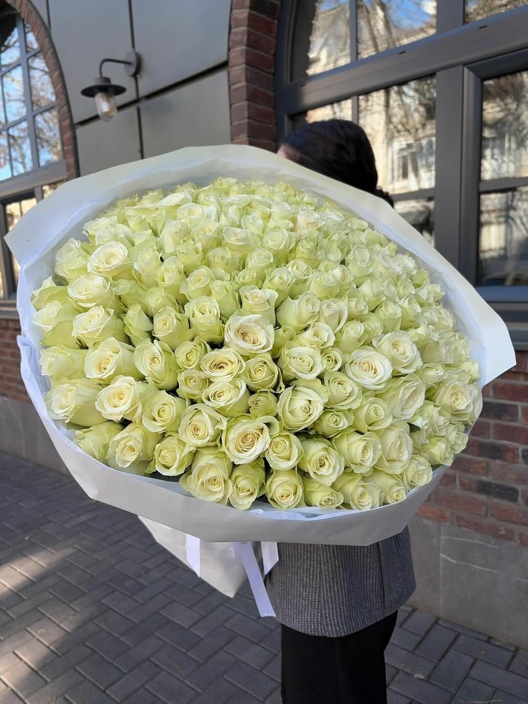 Букет из 151 розы белой