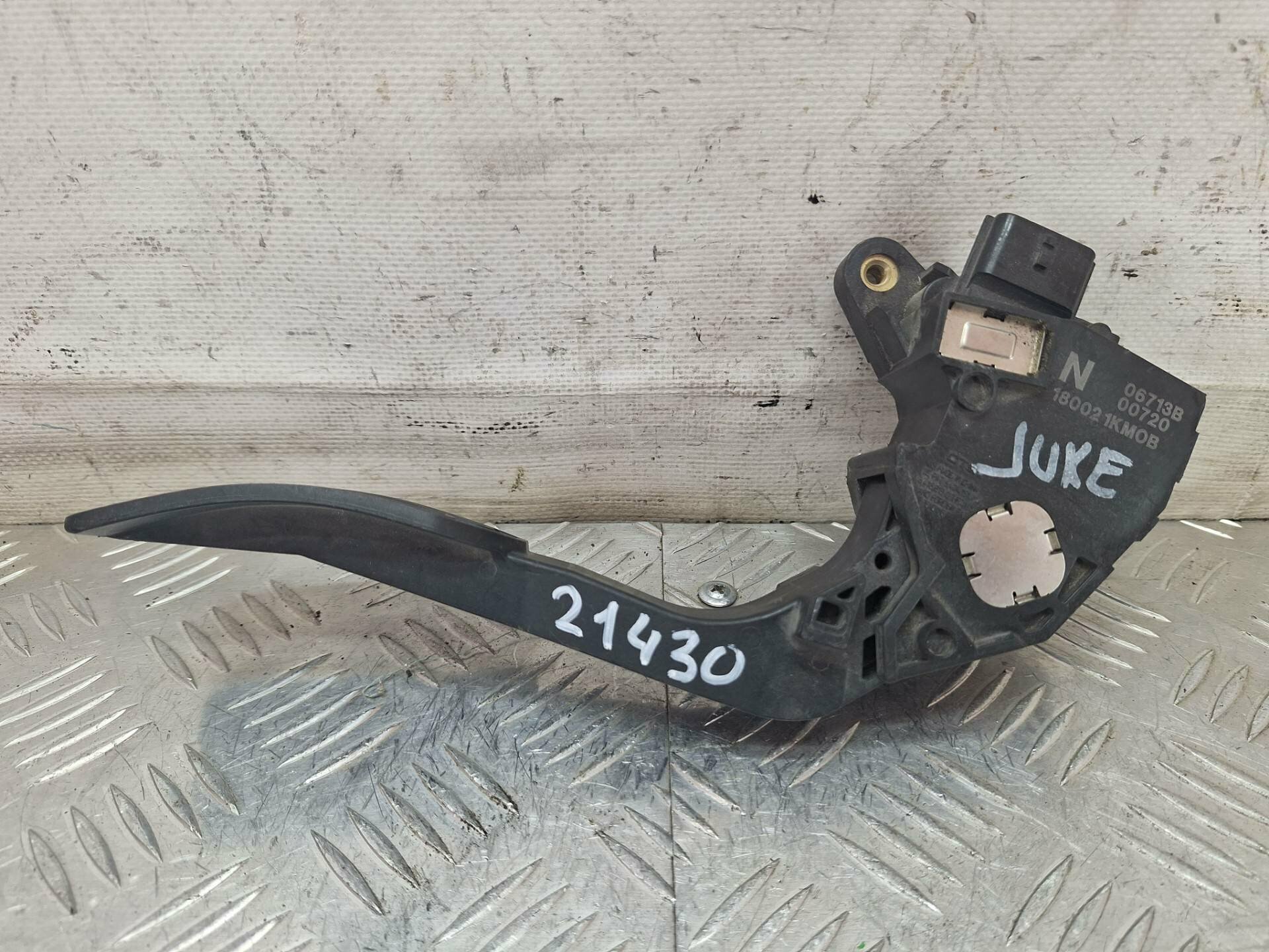 Педаль газа Nissan Juke F15 2013 06713B