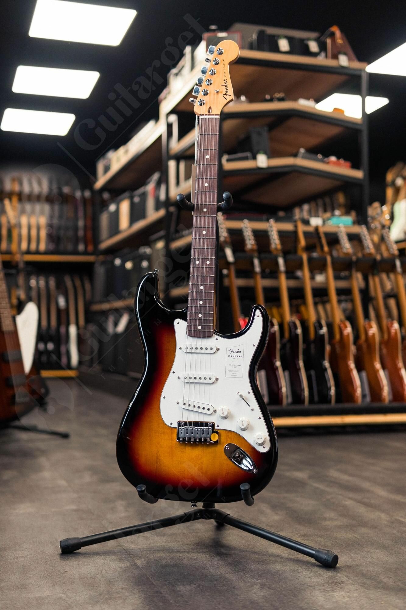 Электрогитара Fender Standard Stratocaster LRL 3-Color Sunburst
