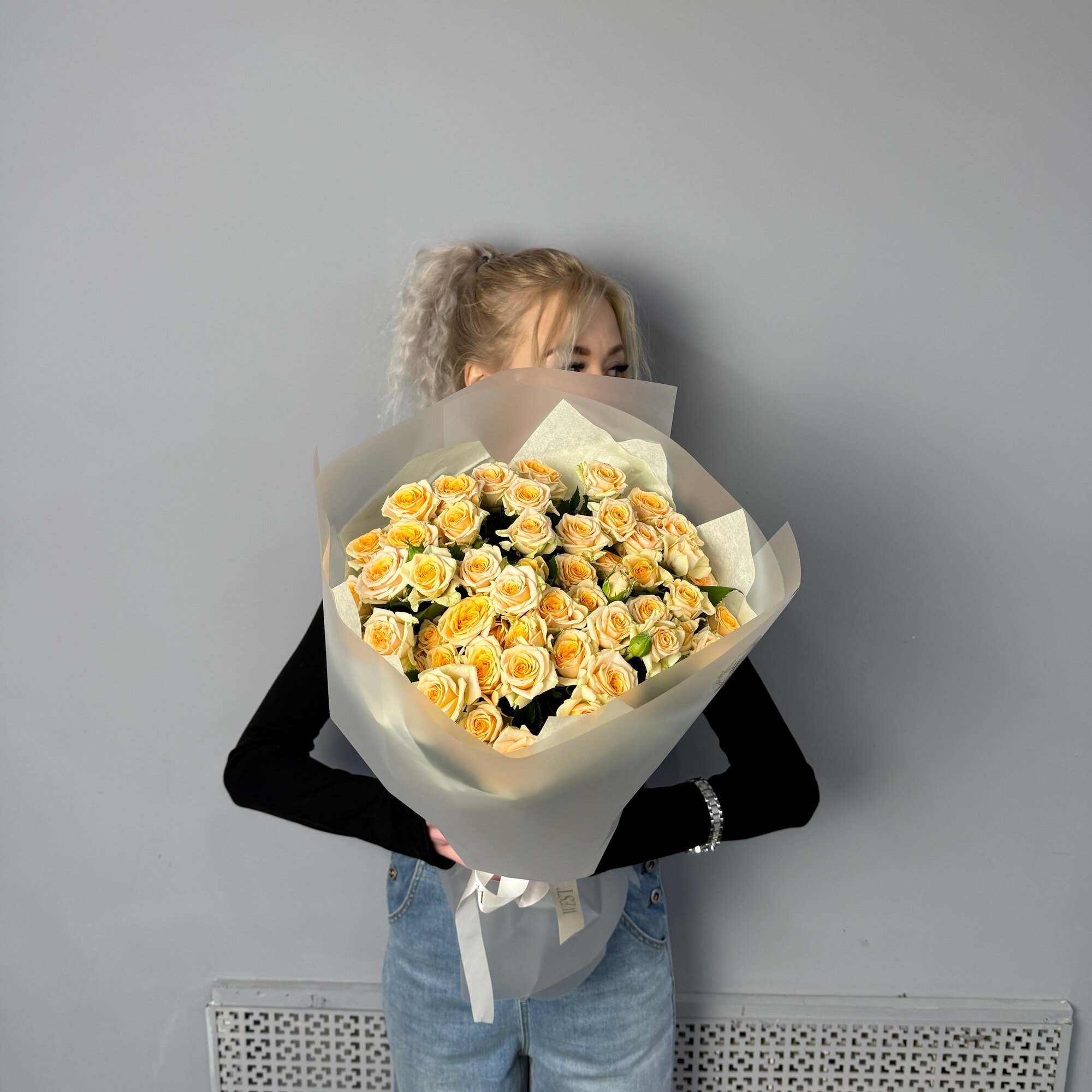 WEST FLORA Сливочная элегантность: букет из кустовых роз – купить с доставкой