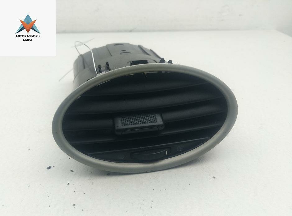 Дефлектор обдува салона Ford Focus 2 рест. 2009 4M51A014L21AE
