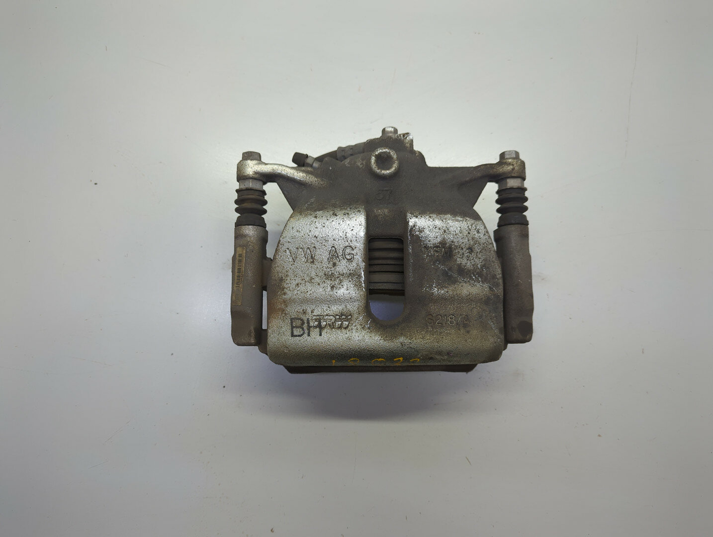 Суппорт правый передний Volkswagen Passat USA Б/У