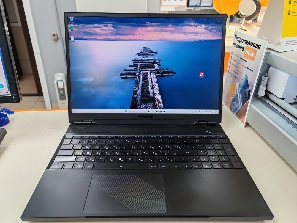 Ноутбук AORUS 15 Core i7-13700H/16GB/SSD1TB/15.6"/RTX 4060 8GB/IPS/QHD/165hz/DOS/Black БУ уценка