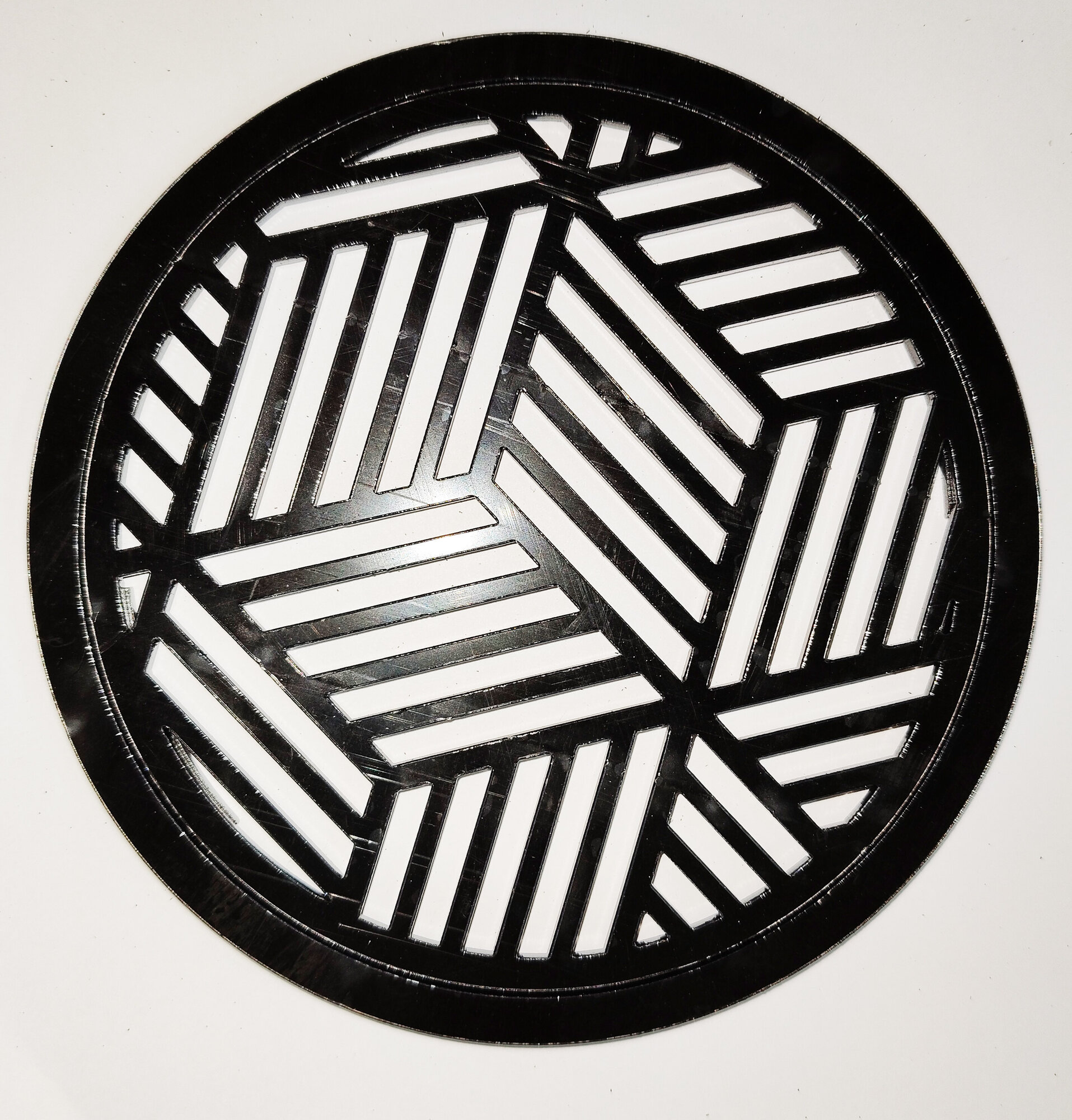 Решетка пластиковая черная (Кубы) D125