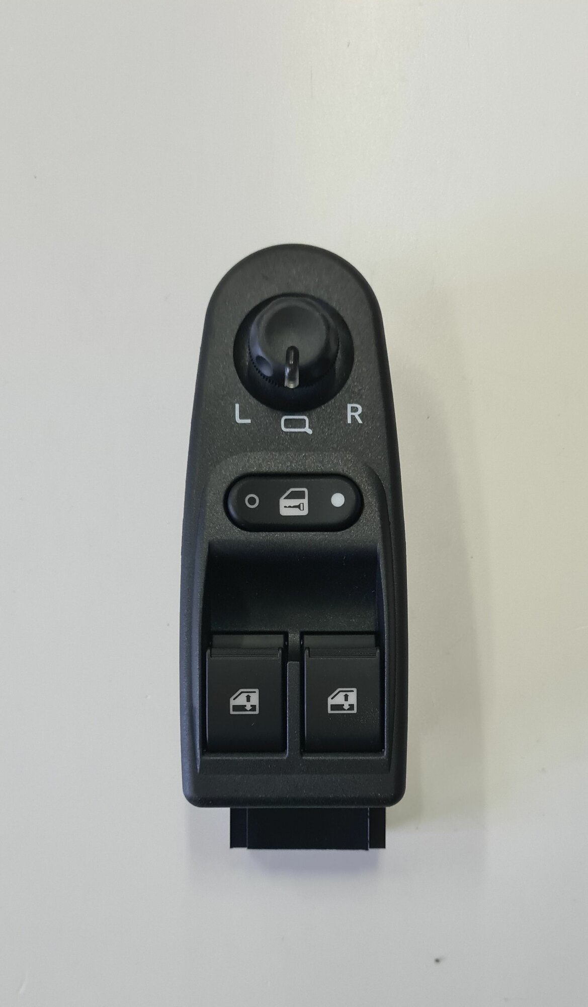 Блок управления стеклоподъемниками, блокировки дверей и зеркала 1117-1119 Калина (2-стеклоподъемника)