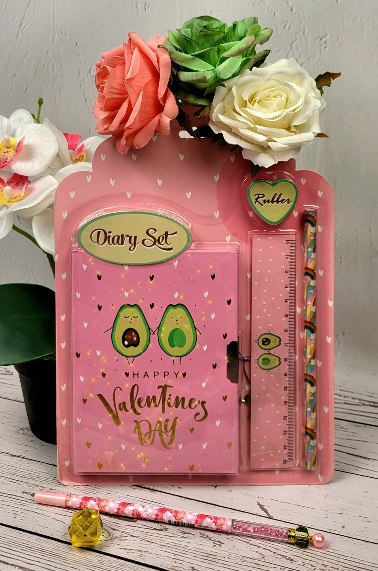 Блокнот на замочке "Авокадо стандарт". В комплекте: блокнот на замке, карандаш простой, ластик и линейка + подарок ручка фигурная "Корона"