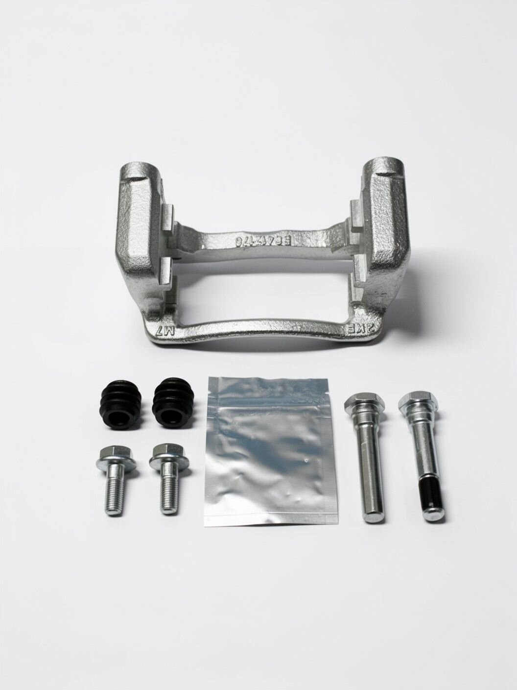 Скоба тормозного суппорта задняя HYUNDAI Solaris /KIA Rio 2011-2017