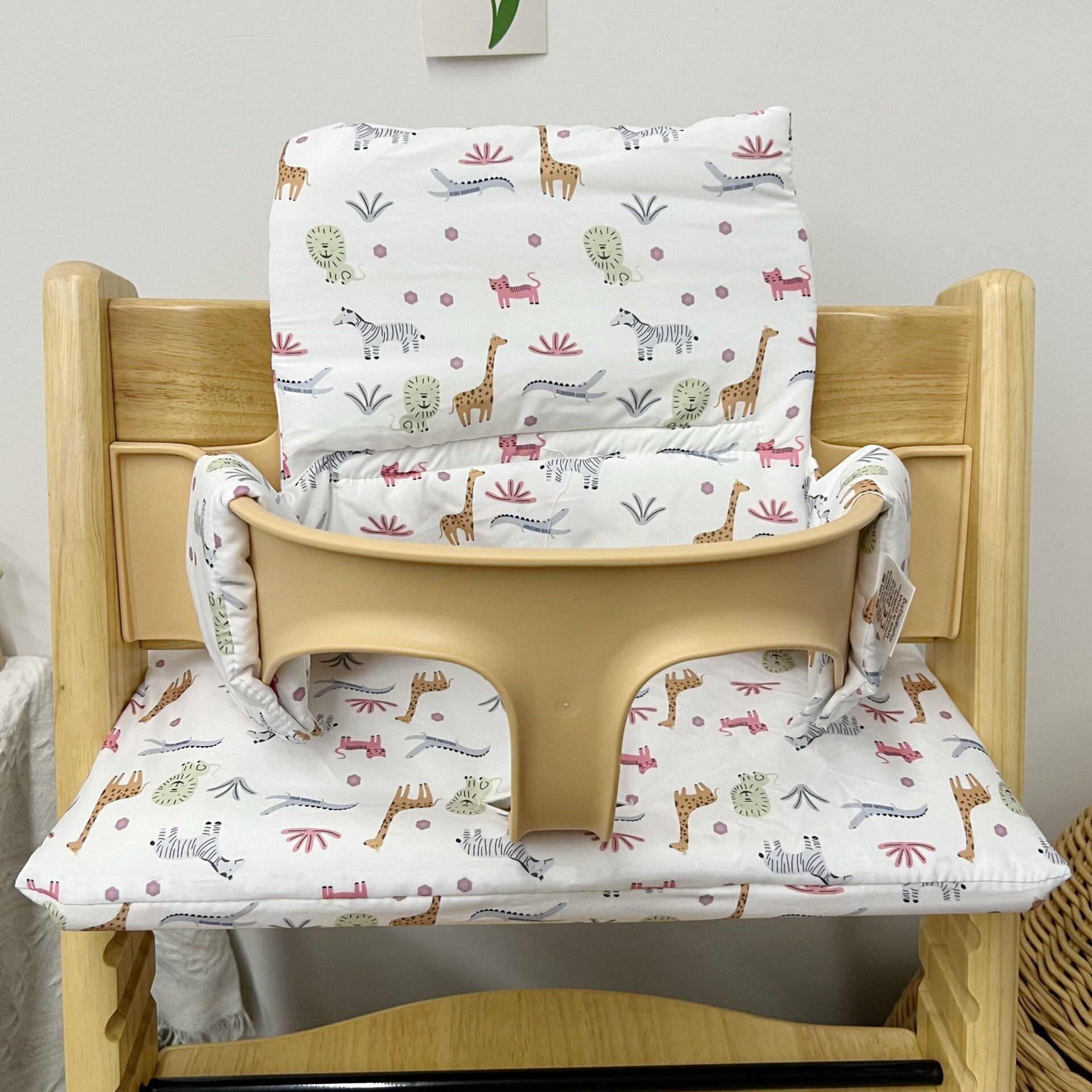 Детский стульчик для кормления в скандинавском стиле, подушка для стульчика для растущих детей, водонепроницаемая и защищающая от мочи.