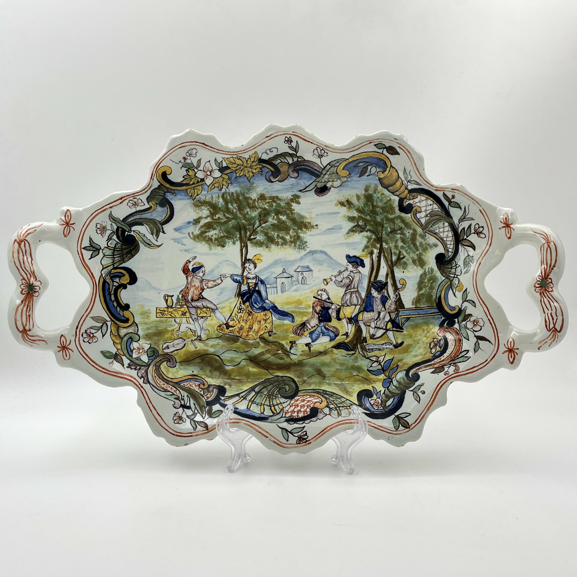 Поднос (блюдо), украшенный сценой пира, фаянс, роспись, Европа, 1950-1970 гг.