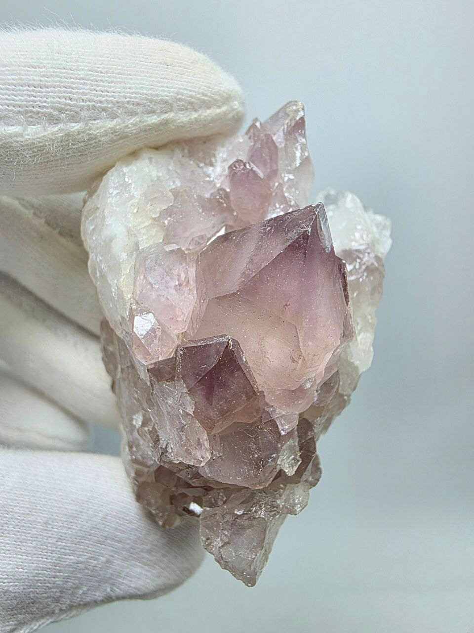 Друза кварца (аметистового) 67 мм, 105 г.