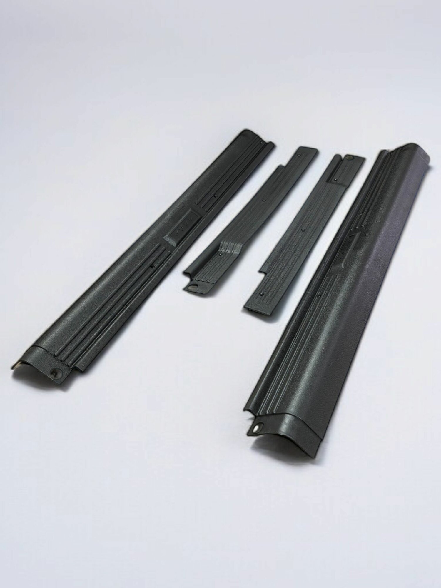 Накладки порогов салона для ваз 2114,2109 комплект 4шт( облицовка порога пола)