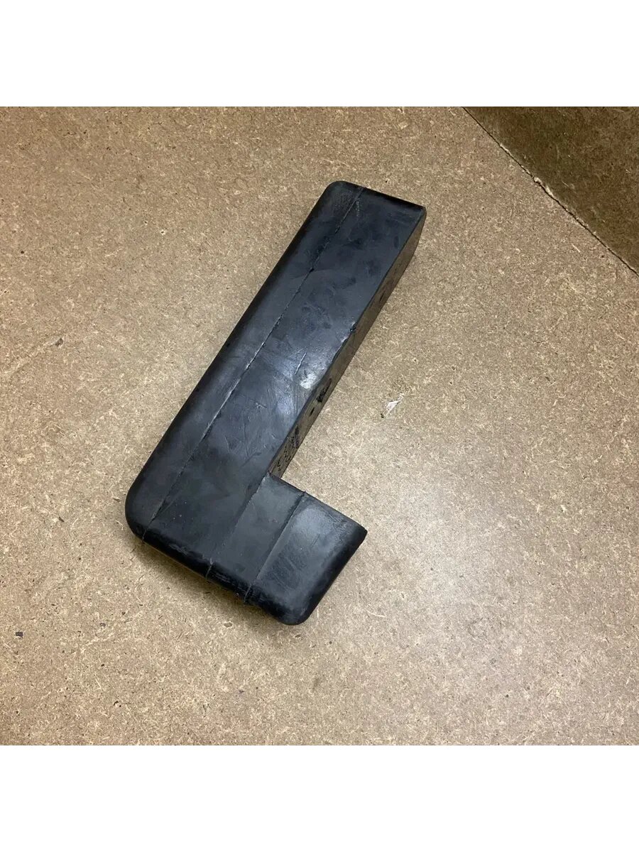 Отбойник (буфер) угловой, резиновый 220х110х50х55 мм, 1985