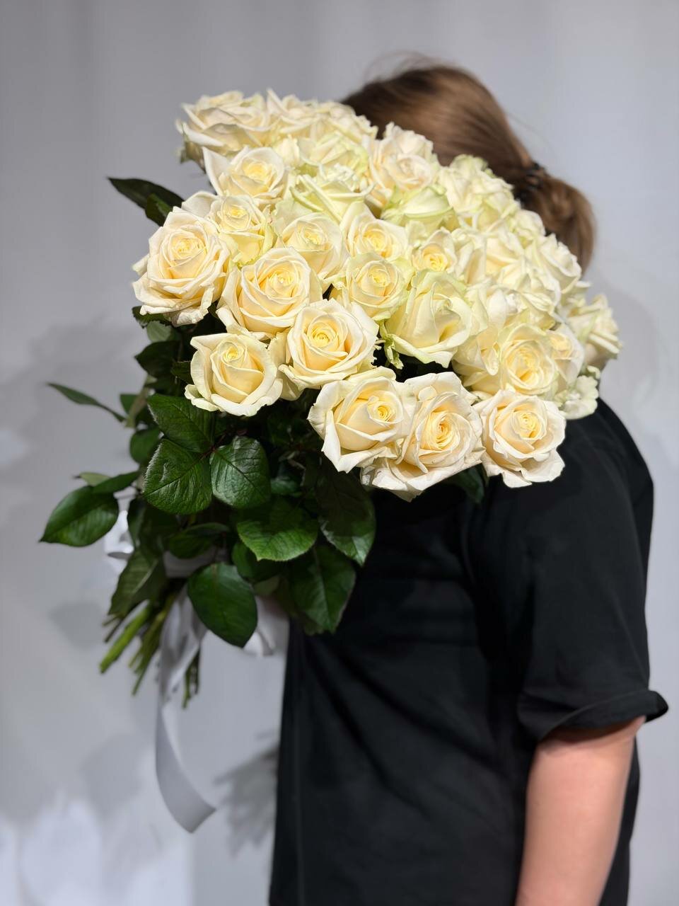 Розы белые 35 шт
