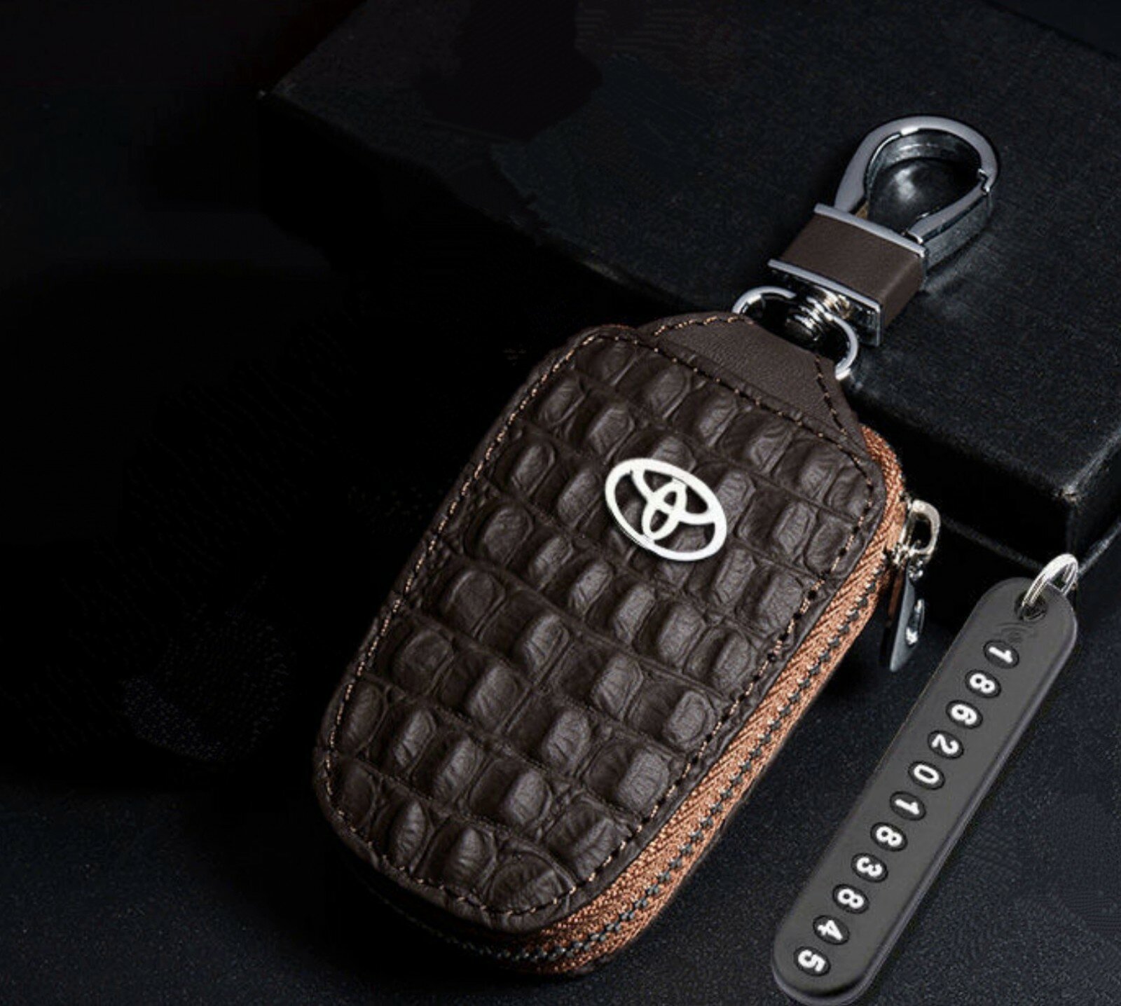 Защитный кожаный чехол брелок MyPads с логотипом Toyota для ключей Corolla, Camry, RAV4 и др.