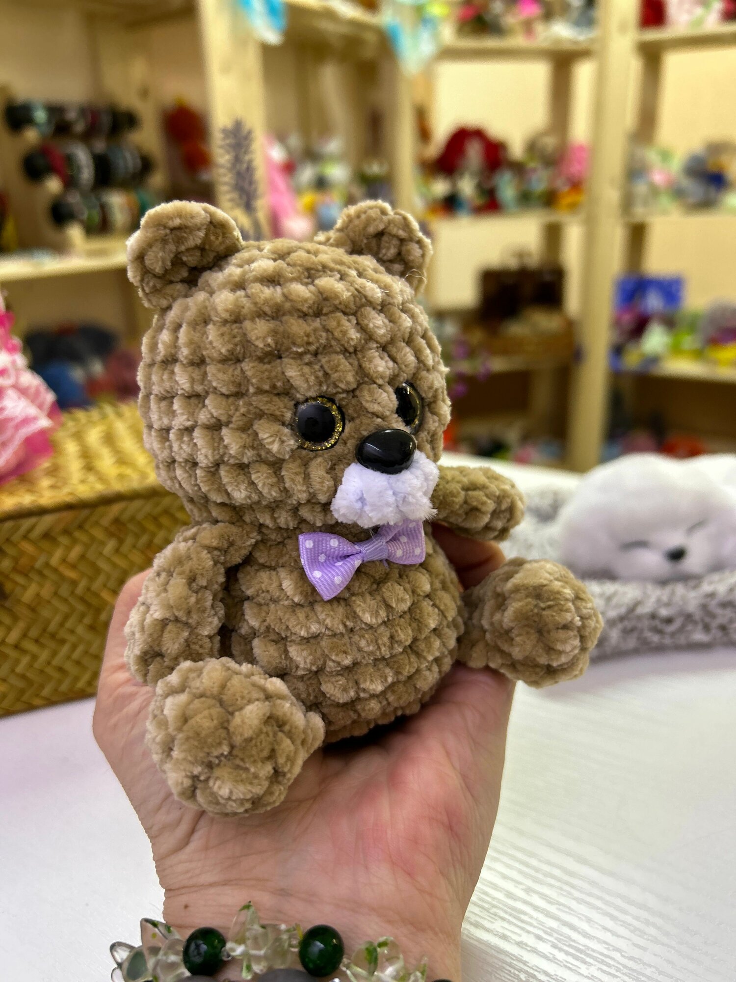 Вязаная игрушка. ладошечный мишка ручной работы