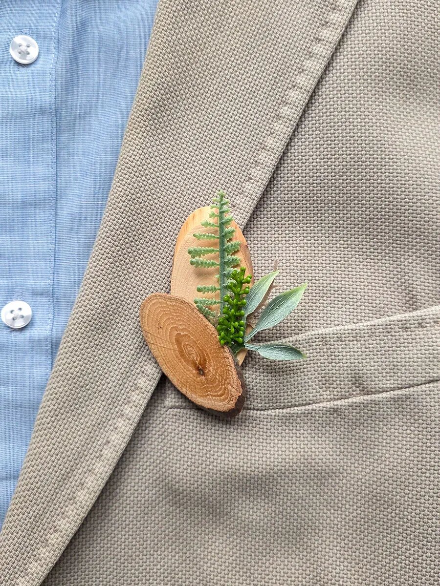 Бутоньерка для жениха для костюма пиджака или на рубашку, на булавке, свадебный цветок