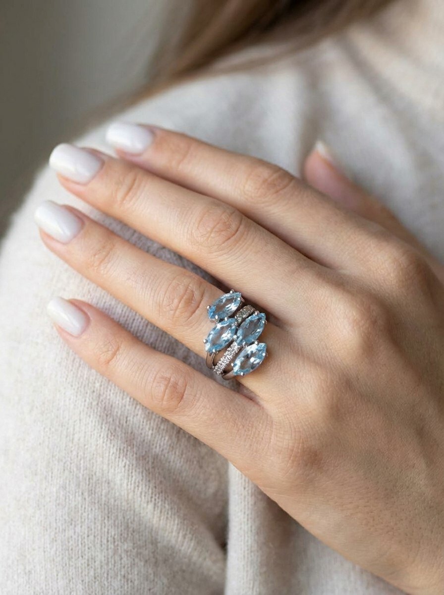 Кольцо тонкое, серебро, 925 проба, родирование, топаз, фианит