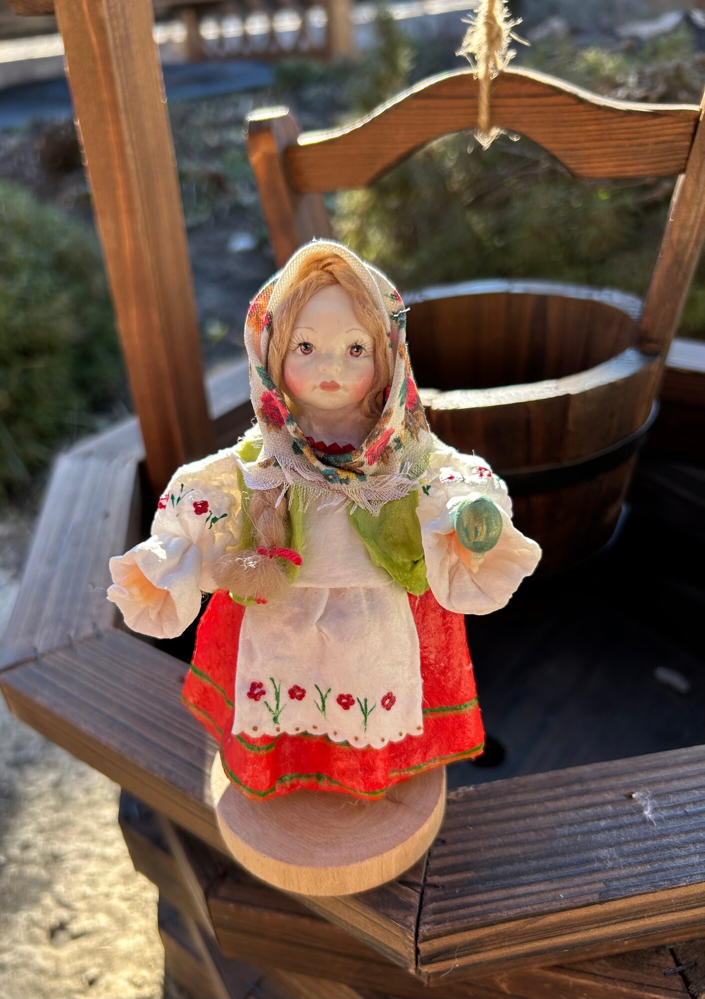 Ватная елочная игрушка - девочка с яйцом