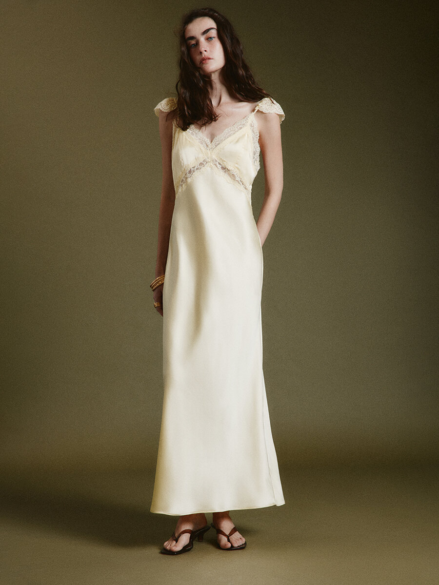 Платье макси атласное облегающее с кружевом