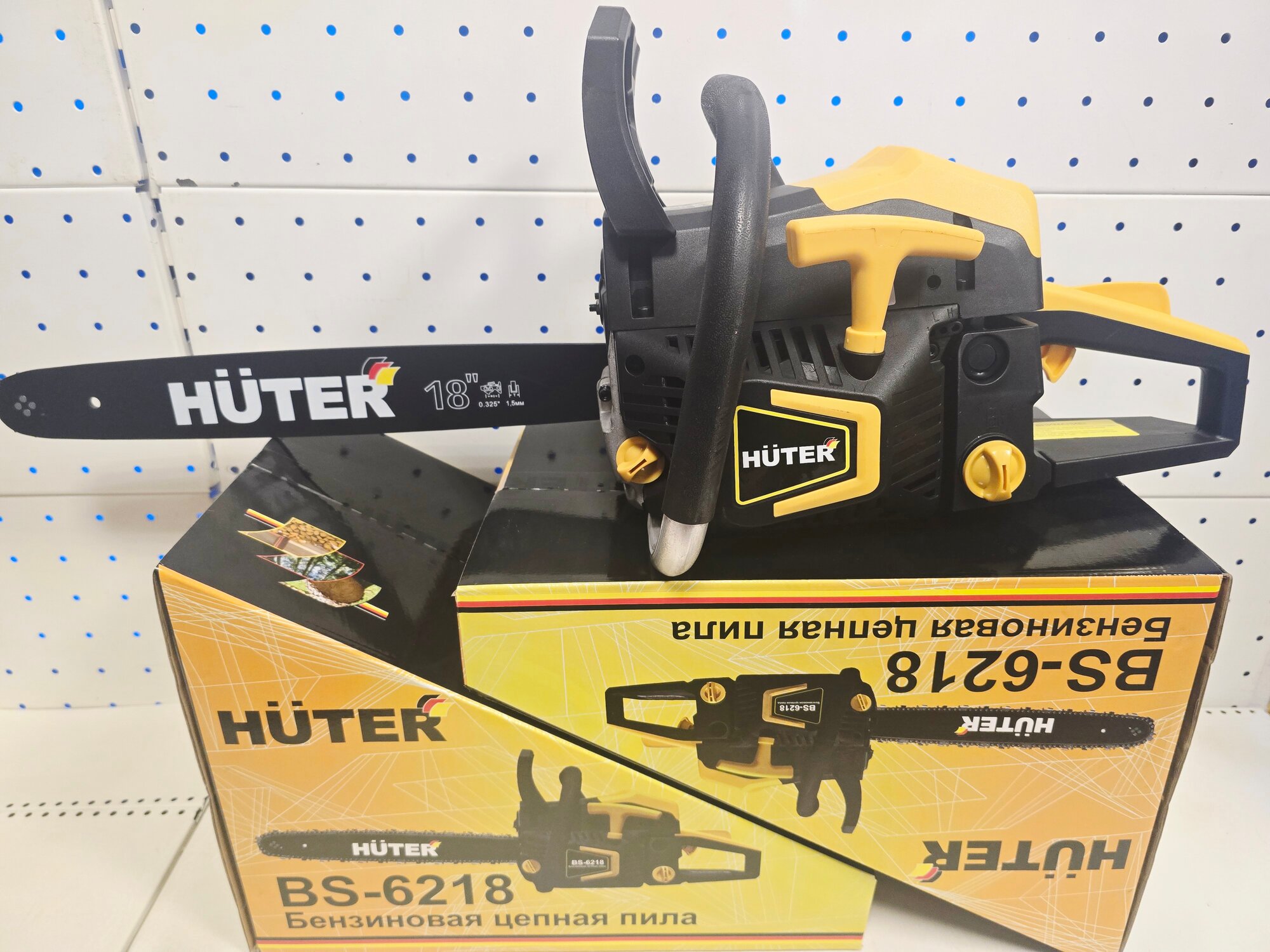 Мощная бензопила Huter BS-6218, 58см3/4,5л. с, шина 45см/18", 2х тактный двигатель с воздушным охлаждением