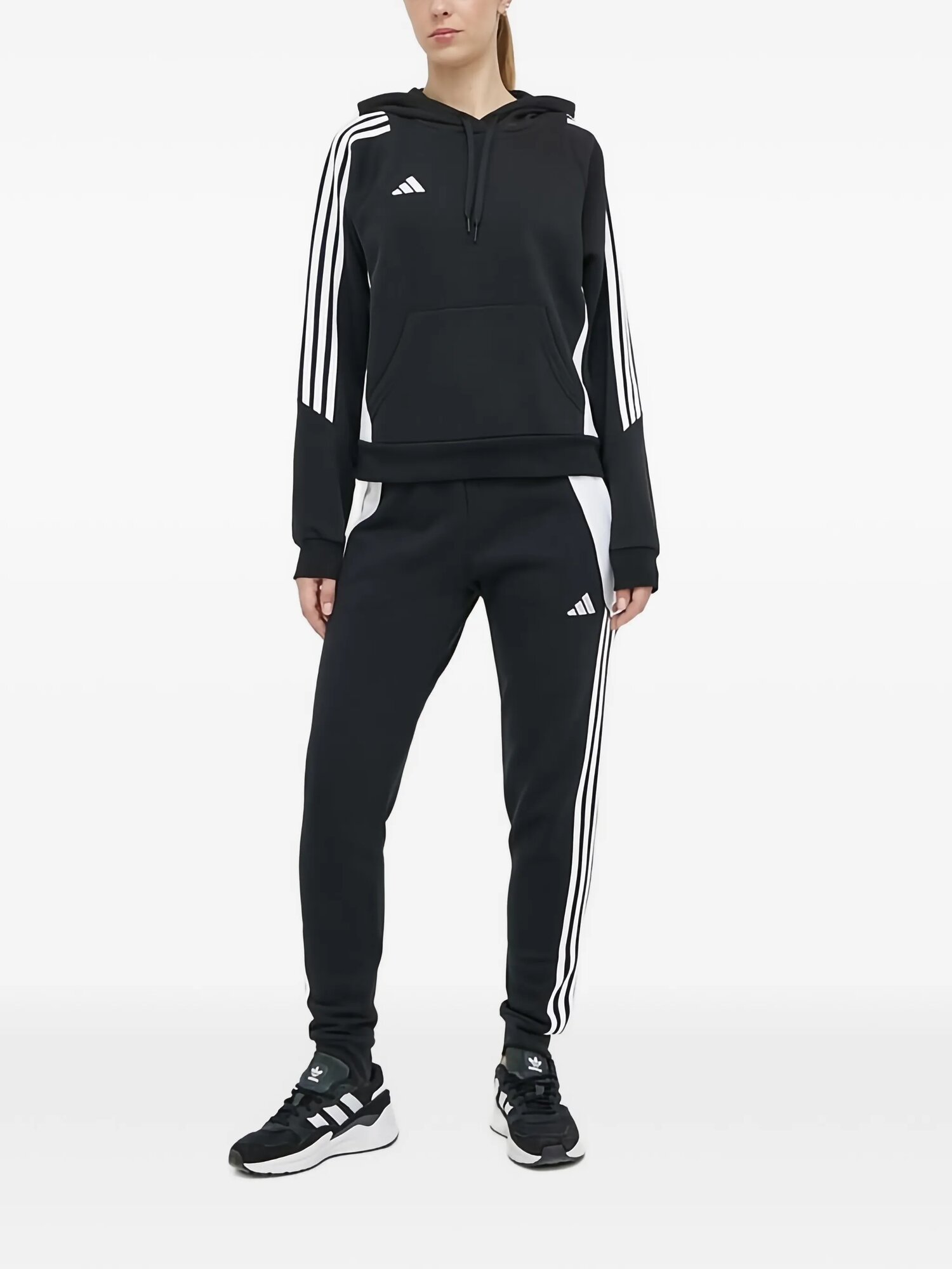 Брюки adidas Stripe-detail track pants, размер 4 UK — фото 1