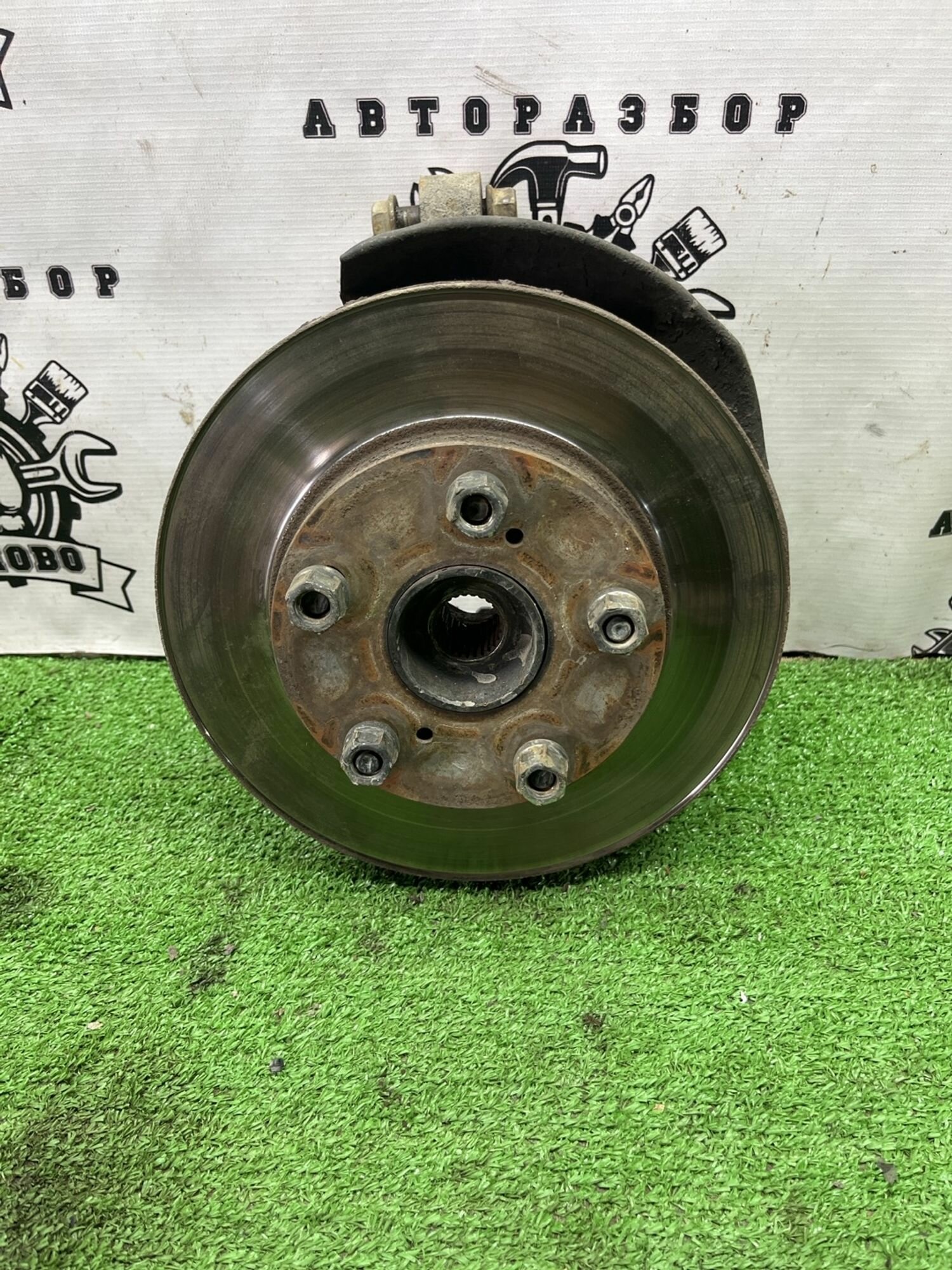 Поворотный кулак левый Toyota Gaia 1998 с пробегом