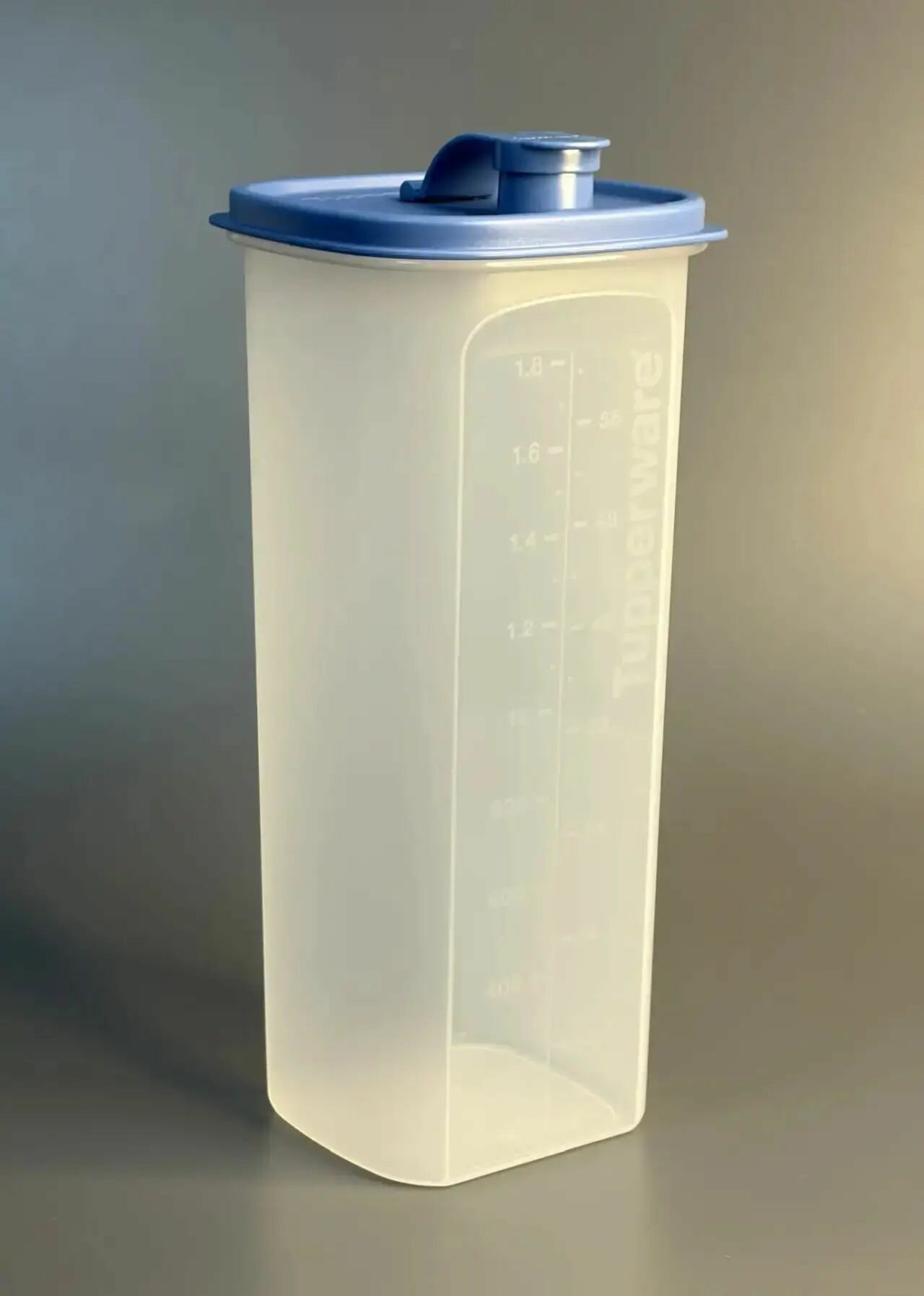 Контейнер "Универсал" 2л , серая крышка Tupperware