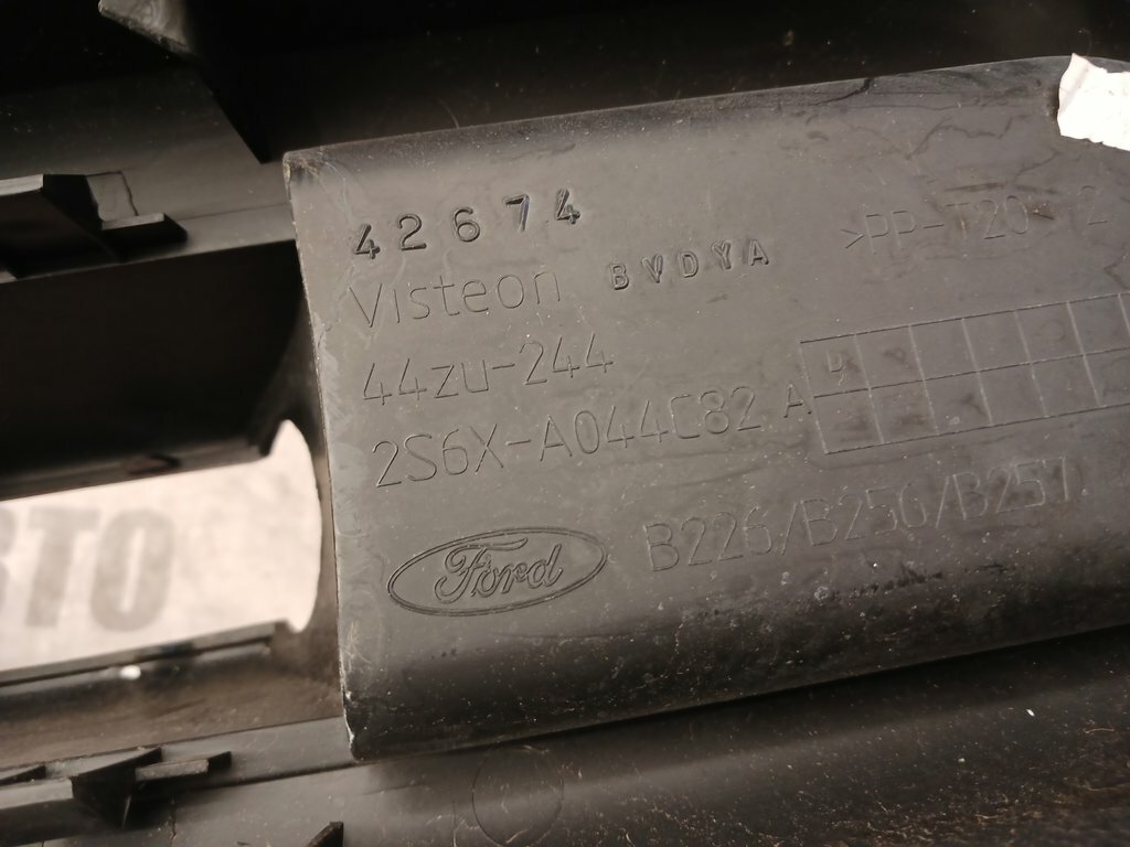 Консоль Ford Fusion 2002-2012 — фото 1