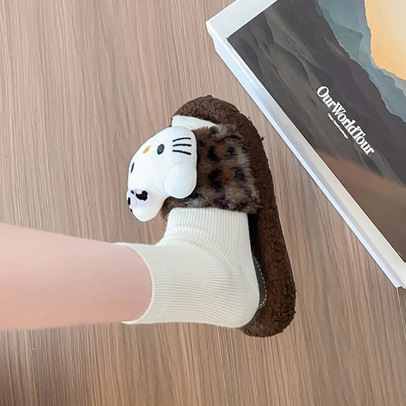 MINISO Тапочки Hello Kitty с леопардовым принтом — это стильный аксессуар для дома, который отлично сочетается с мягкой и удобной обувью для путешествий на открытом воздухе и станет практичным подарком, Размер: 38-39
