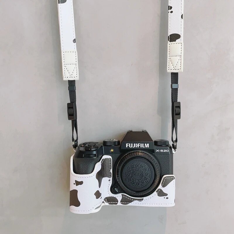 Чехол для Fujifilm X-S20 с ремешком "Корова"